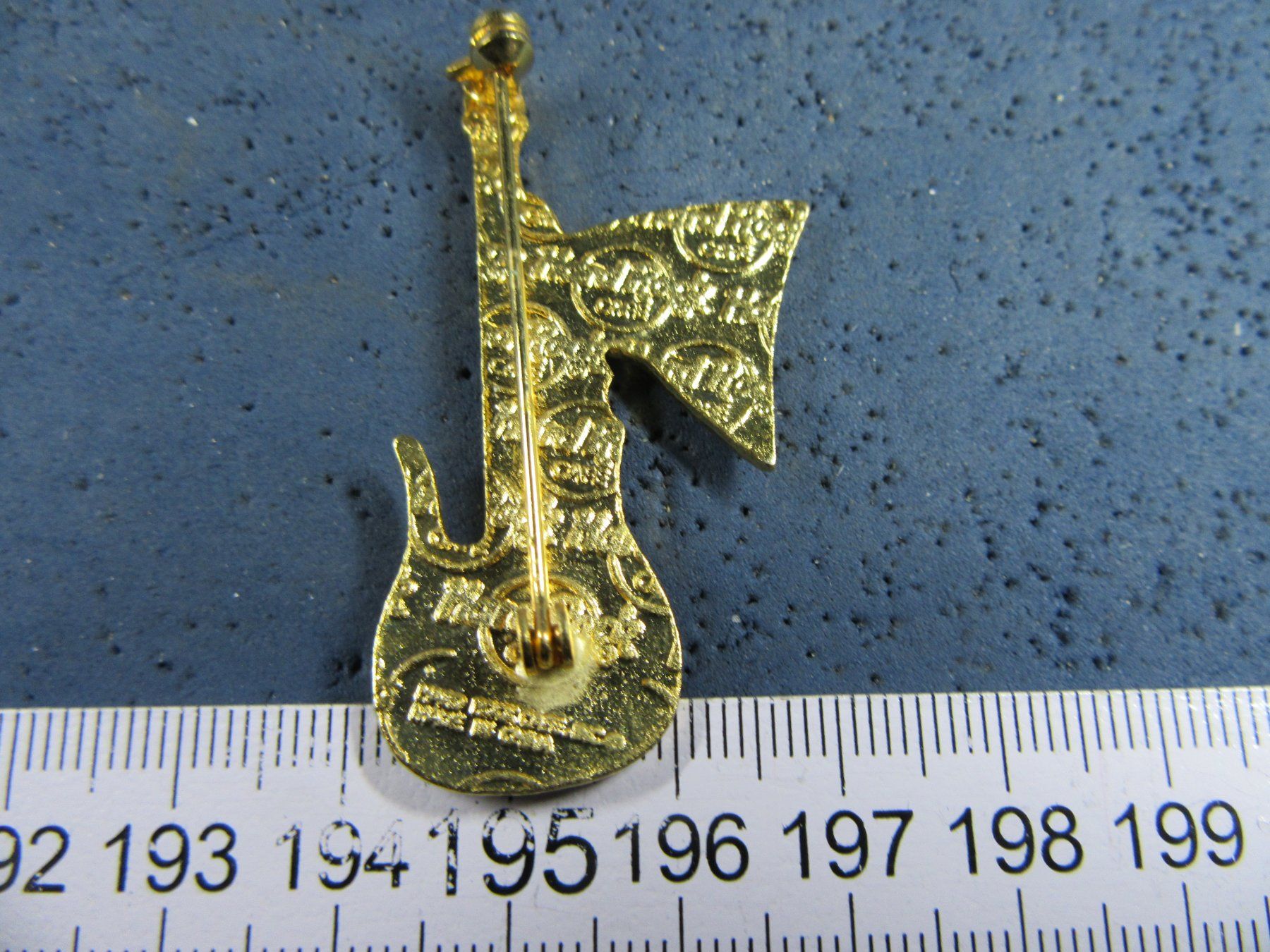 HARD ROCK CAFE MAUI HAWAII WIND.SURFEN ENAMEL NADEL GOLDIG (Gebraucht) in Ettingen für CHF 14.95 ...