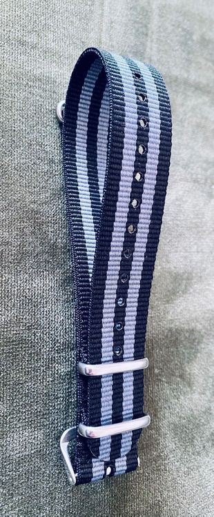NATO Strap schwarz grau James Bond 007 neu 20 (Neu und originalverpackt) in Bülach für CHF 25 ...