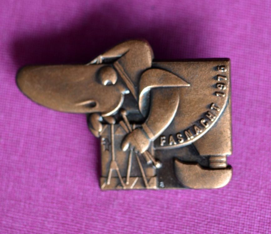 Blaggedde Fasnacht Basel, 1975, Kupfer (Gebraucht) in Riehen für CHF 0.9 – mit Lieferung auf ...