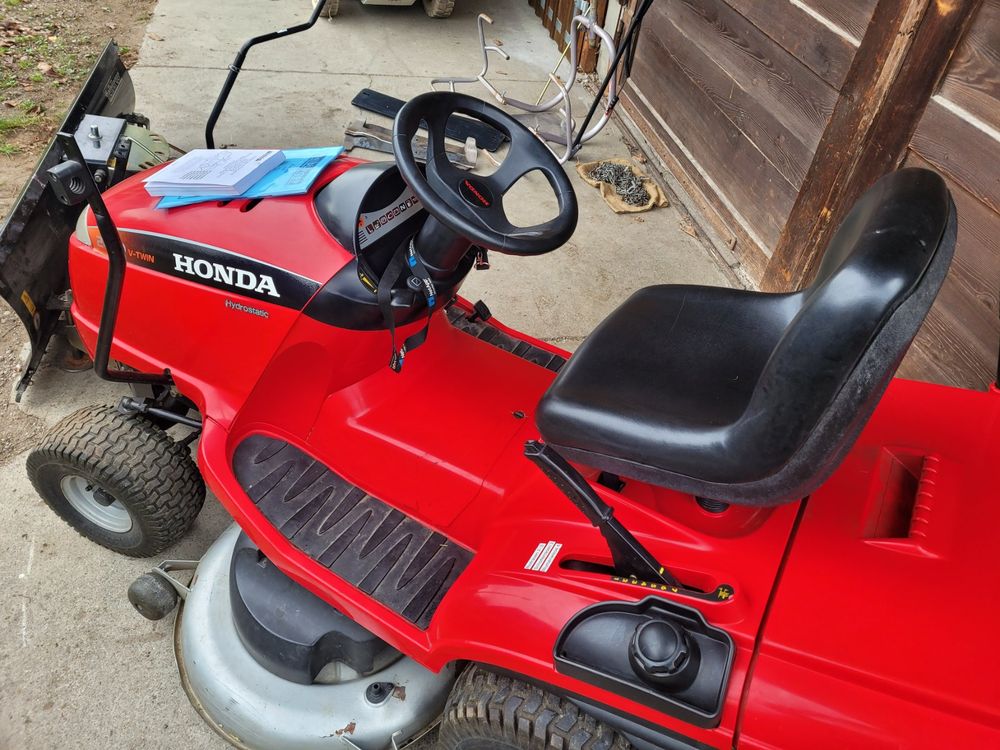 Rasentraktor Honda 2620 mit Schneepflug | Kaufen auf Ricardo
