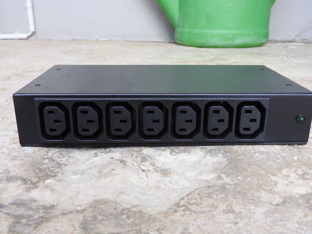 IBM DPI Universal Rack PDU + 2 Schrauben (Gebraucht) in für CHF 25 ...