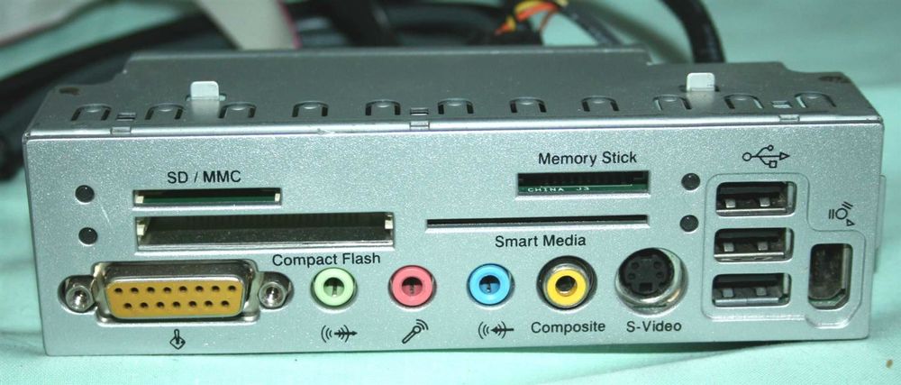 USB Multi-Media Card-Reader intern. (Gebraucht) in Cadenazzo für CHF 10 ...