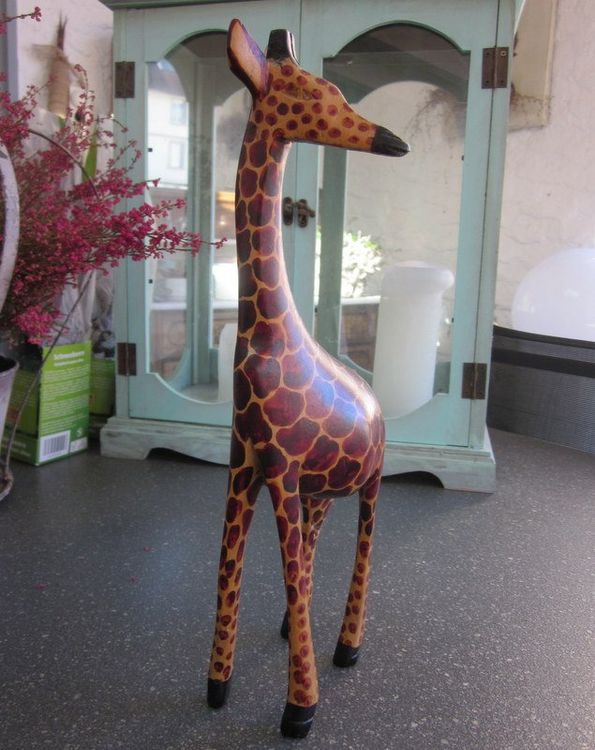 Vintage handgeschnitzte Giraffe aus Holz, H= 30 cm (Gebraucht) in Bischofszell für CHF 28 – mit ...