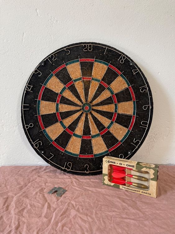 Retro Dartscheibe inkl. Darts (Gebraucht) in Rapperswil SG für CHF 1 ...
