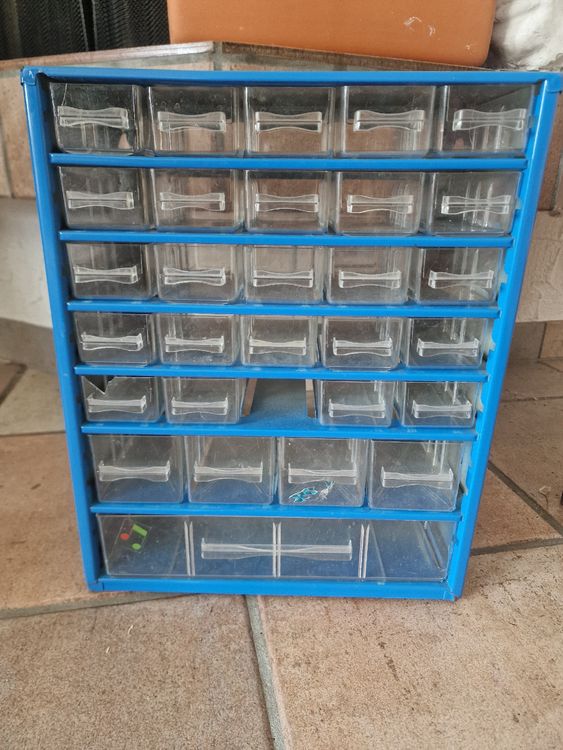 Blaue Werkzeugkiste/Sortierbox mit vielen Schubladen! (Gebraucht) in Pfaffnau für CHF 4.9 – mit ...