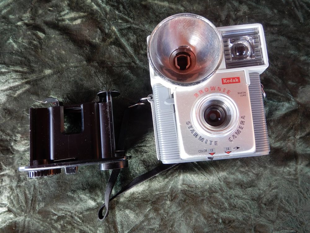 KODAK BROWNIE STARMITE CAMERA (Gebraucht) in Huttwil für CHF 9 – mit ...
