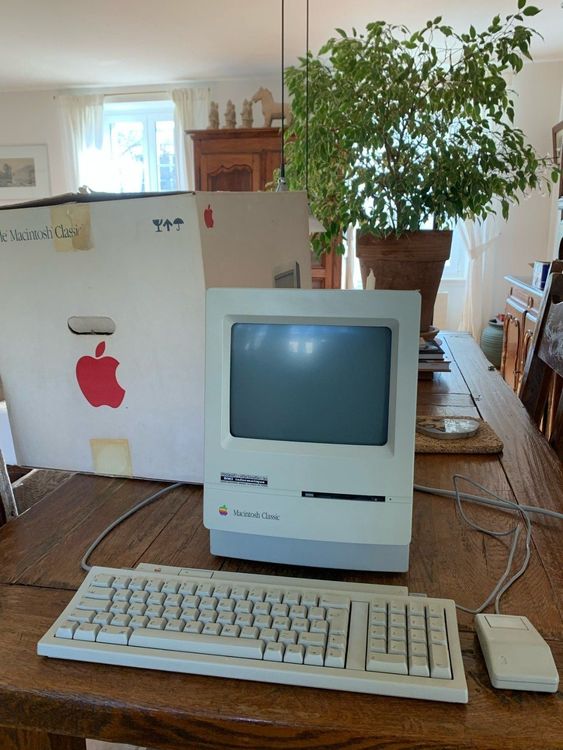 MacIntosh Classic 1990 dans son emballage (Defekt) in Bevaix für CHF ...