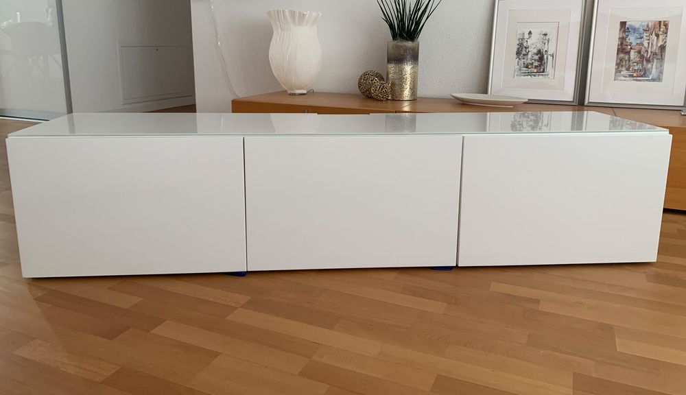 TV-Bank mit Türen "Bestä" | Kaufen auf Ricardo