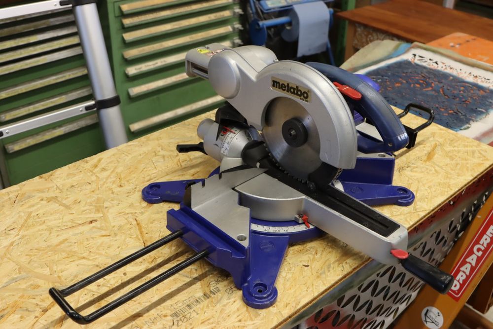 Metabo Kapp- und Gehrungssäge KGS 255 | Kaufen auf Ricardo