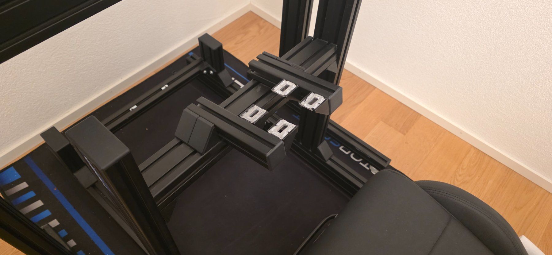 Sim-Racing Rig (Simrig) Alu-Profil mit Sitz ERS4 von NLR (Gebraucht) in ...