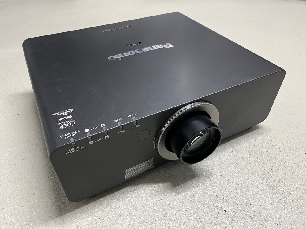Panasonic Beamer, PT-DZ770 mit Standard Optik | Kaufen auf Ricardo
