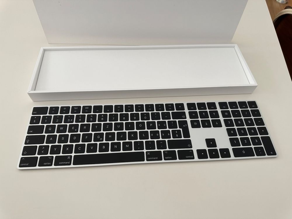New Swiss Apple Magic Keyboard with Numeric Keypad (Neu und ...
