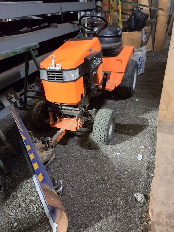 Ariens Rasentraktor mit Schneepflug (Gebraucht) in Hinterforst für CHF 630 – nur Abholung auf ...
