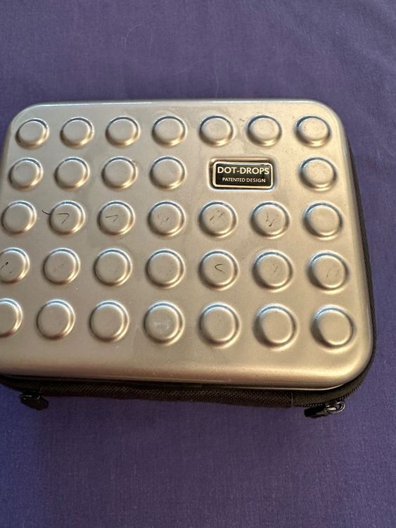 Box, Necessaire klein, Dot-Drops, sehr stabil (Gebraucht) in Basel für CHF 8 – mit Lieferung auf ...