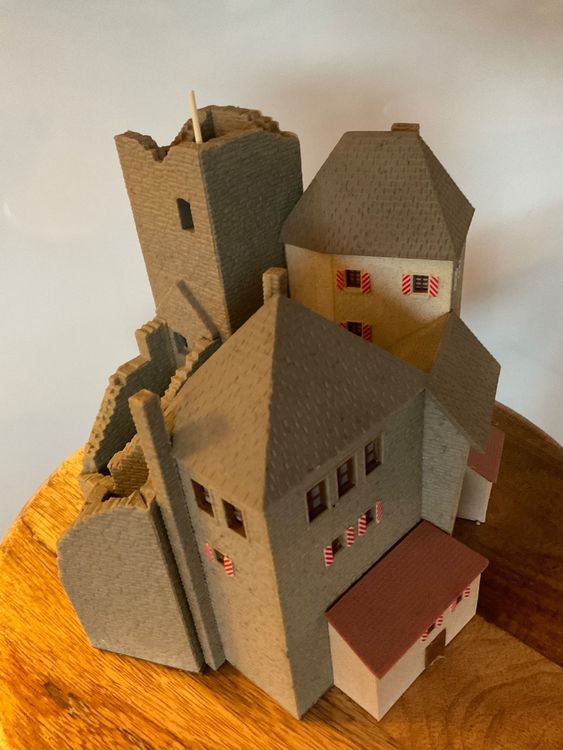 Ruine/Burg zu Modelleisenbahn (Gebraucht) in Hölstein für CHF 6 – nur ...