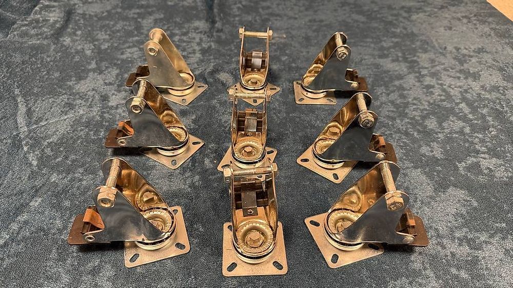 Pieds de table roulant et pivotant (x9). (Gebraucht) in Bernex für CHF ...