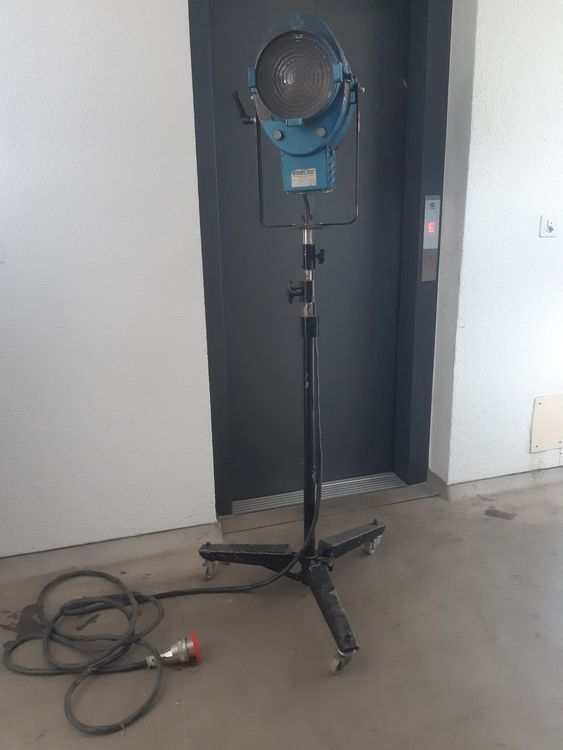 Bühnenscheinwerfer Stativ auf Rollen | Kaufen auf Ricardo