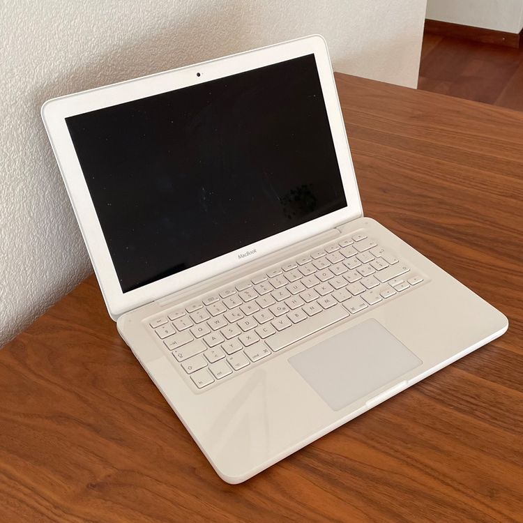 MacBook Modell A1342 weiss (Gebraucht) in Thun für CHF 41 – mit ...
