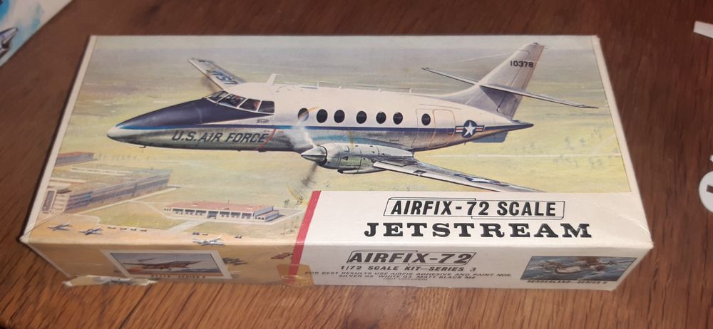 Handley Page Jetstream 1:72 AIRFIX (Gebraucht) in Fehraltorf für CHF 10 – nur Abholung auf ...
