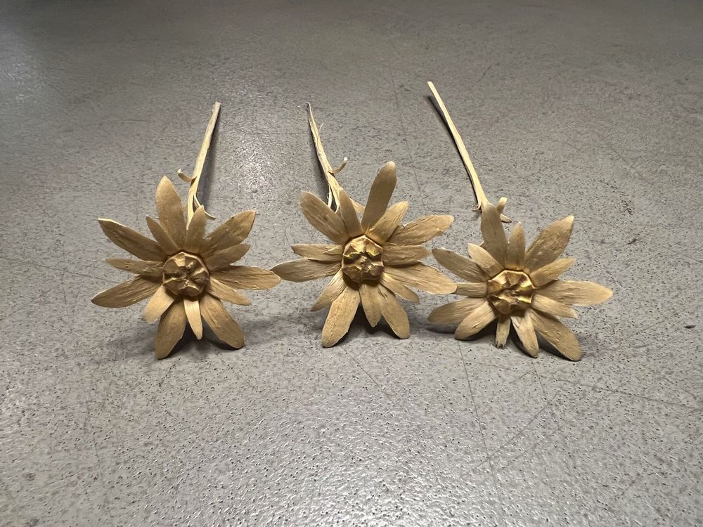 Alpines Edelweiss aus Zirbenholz (vmtl) - Trachtenaccessoire (Gebraucht ...