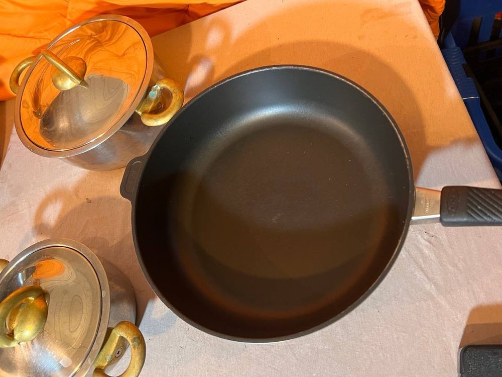 Töpfe, Pfannen (48) (Gebraucht) in Illnau-Effretikon für CHF 1 – nur ...