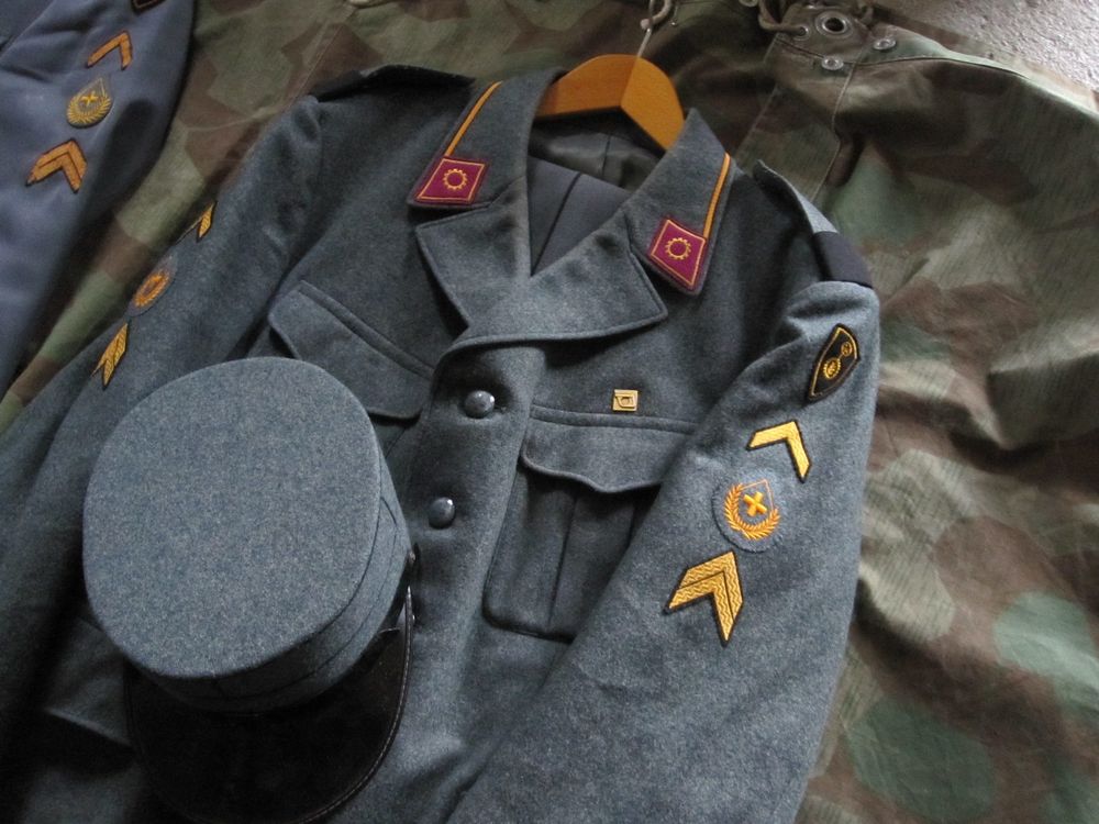 Lot Uniformen, Ord. 49, Adjudant Motfahrer, Heerespolizei (Gebraucht ...