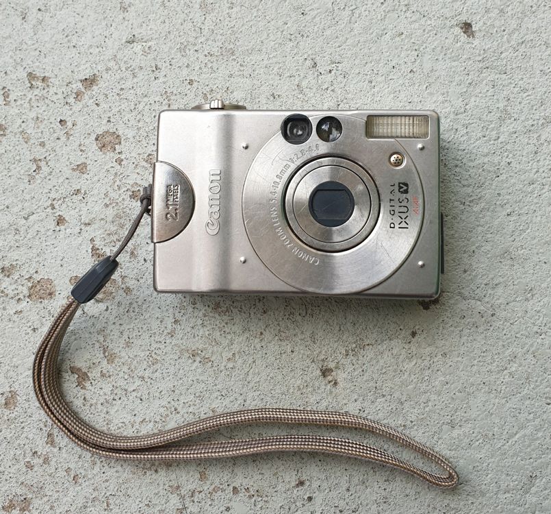 Canon Digital IXUS V Kultige Retro Digitalkamera (Defekt) in ...