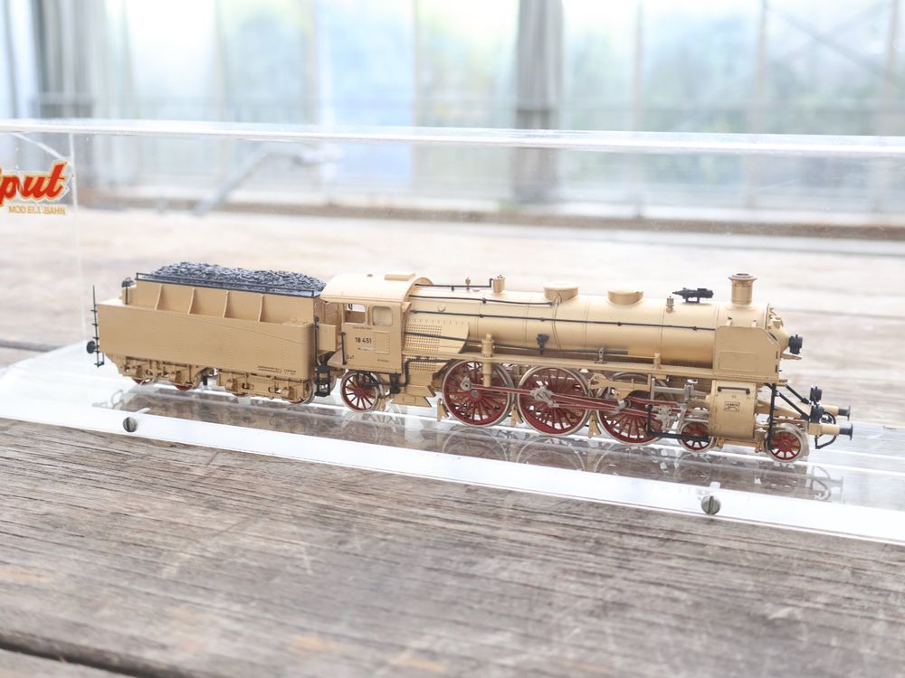 Liliput schöne Gold Dampflok BR 18 - H0 Vitrinenmodell (Gebraucht) in ...