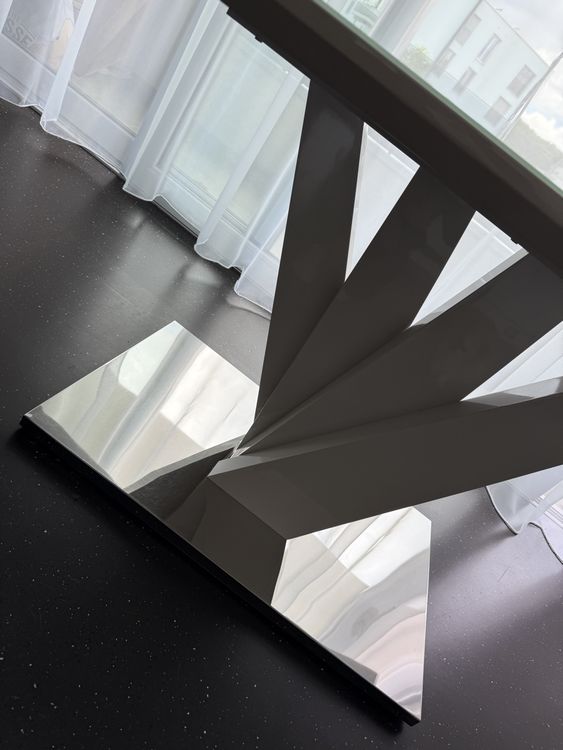 Modern White Extendable Dining Table - Perfect for Spring (Gebraucht ...