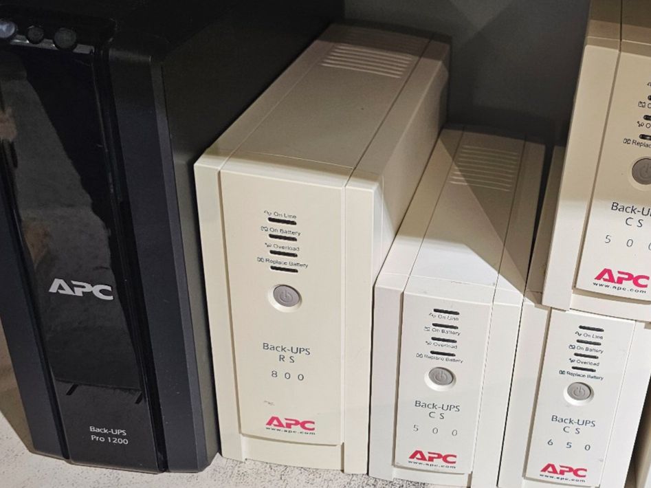 APC Back Ups RS 800 ohne Batterie inkl. Netzkabel C13-C14 (Gebraucht ...