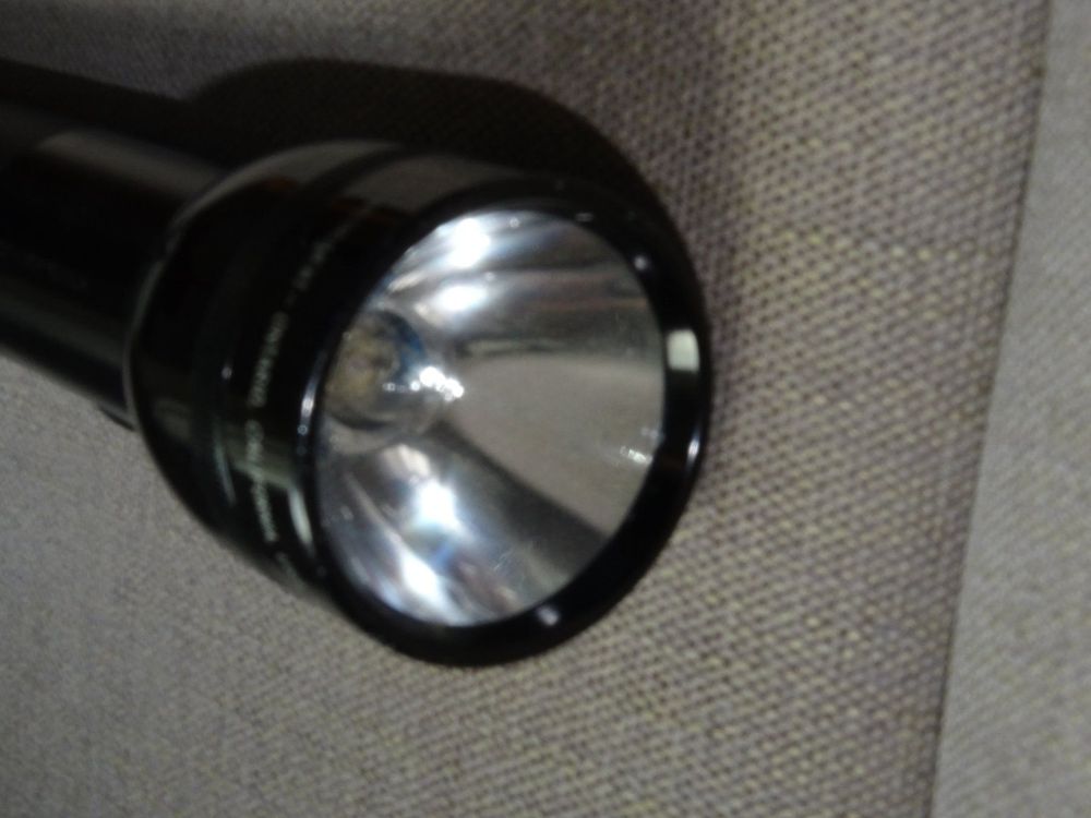 Maglite Police USA Taschenlampe plus mini mag (Gebraucht) in Hirzel für ...