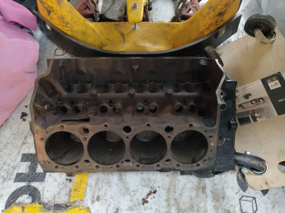 V8 5.7 GM Block (als Salontisch oder so) (Defekt) in Seuzach für CHF 21 ...