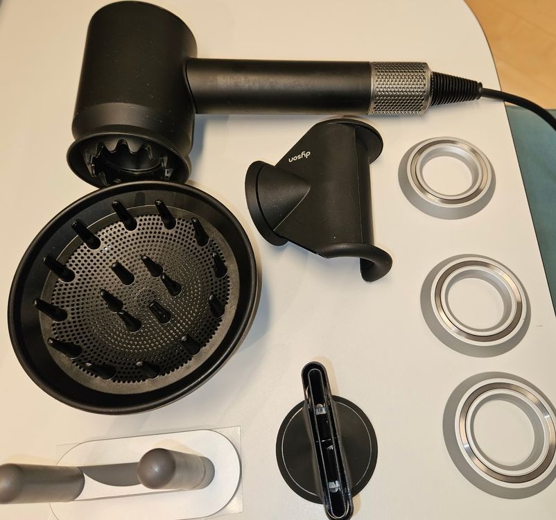 Dyson Supersonic Fön inkl. Wandhalterungen (Gebraucht) in Wetzikon ZH ...