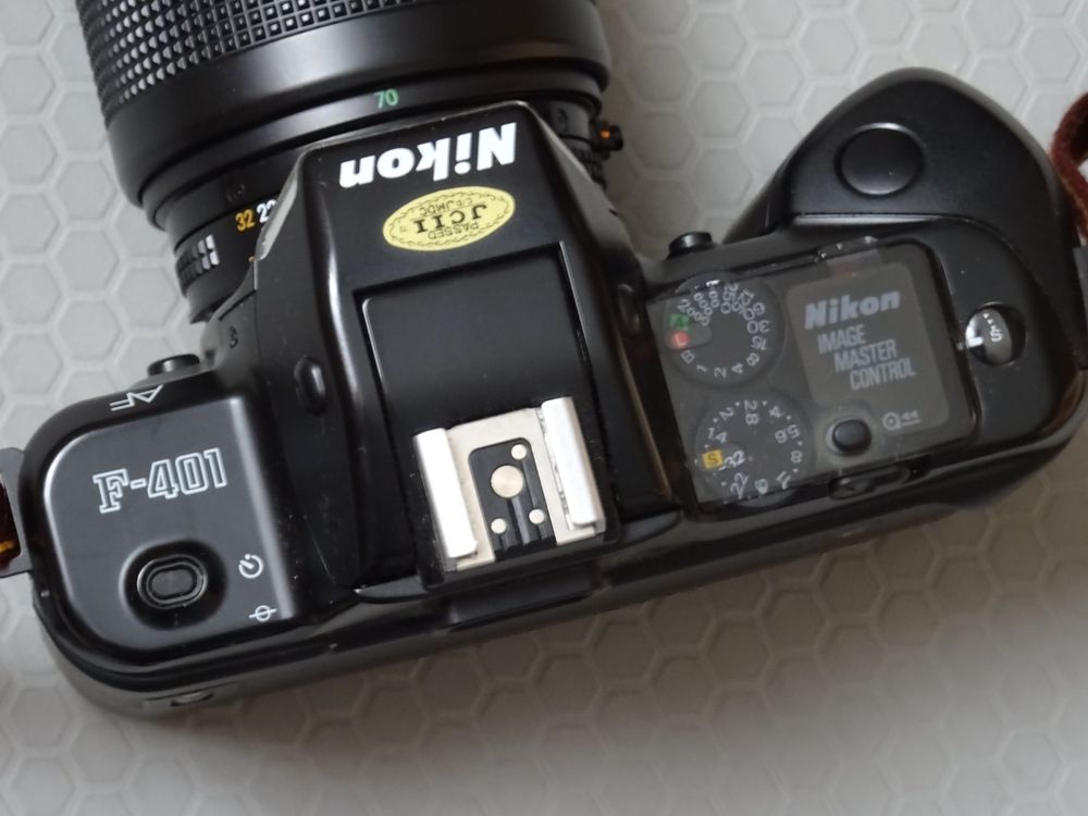 Nikon F401 mit 2 Objektiven 70-210 mm / 35-70 mm und Blitz (Gebraucht ...