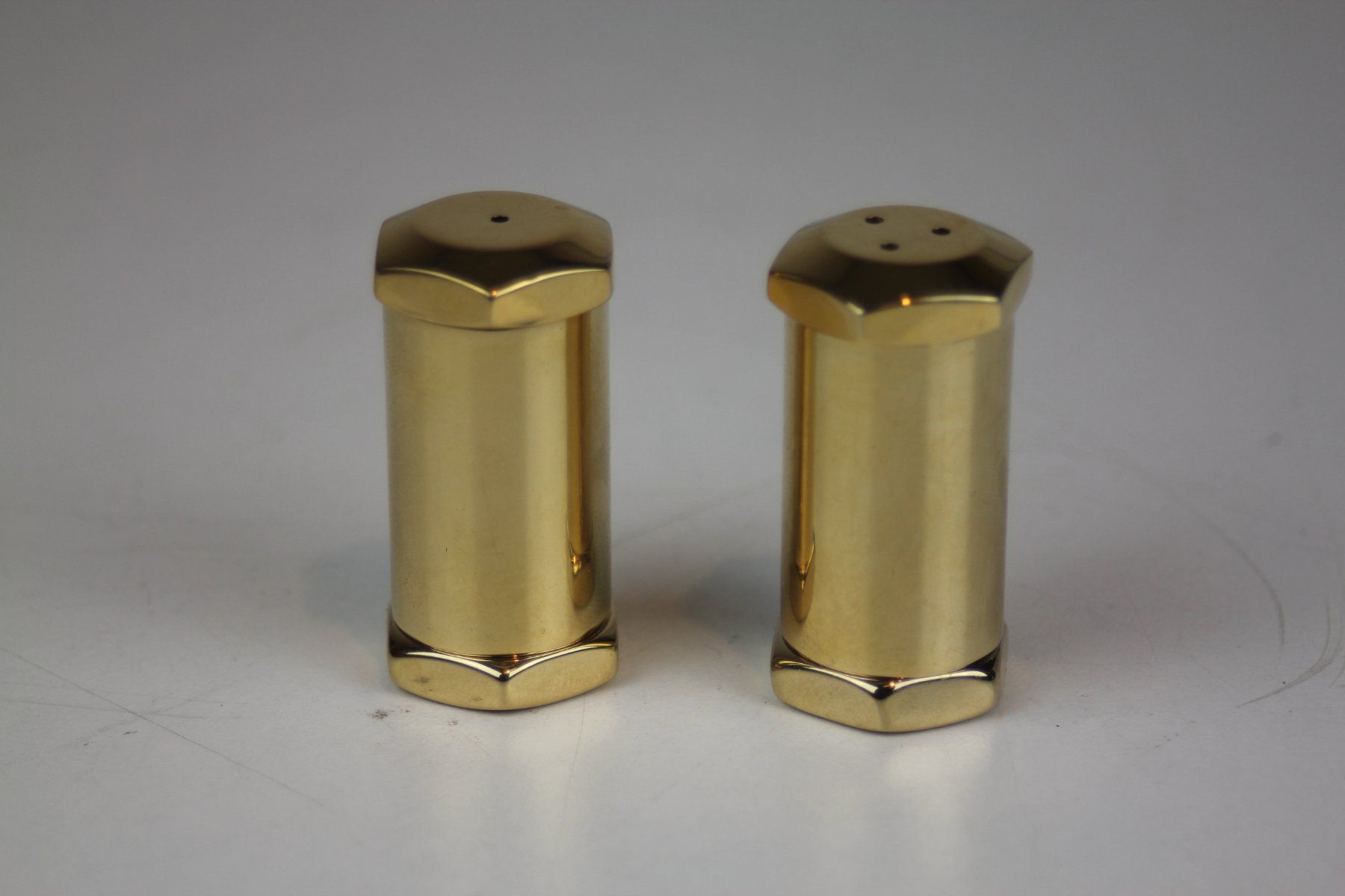 Salz- und Pfefferstreuer Paar aus vergoldetem Metall (Gebraucht) in ...