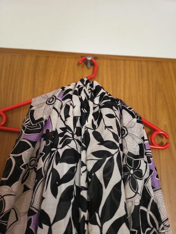 Foulard Gerry Weber élégant, violet ,noir et blanc (D'occasion) à ...