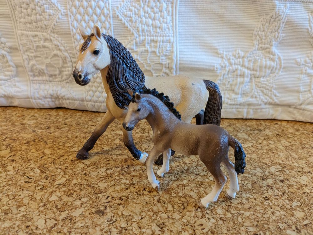 Schleich Stute und Fohlen beige (Gebraucht) in Adliswil für CHF 5 – mit Lieferung auf Ricardo kaufen