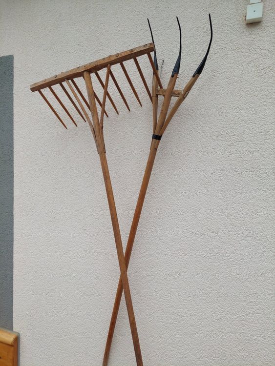 Alte Landwirtschaftsgeräte aus Holz und Leder, antik. (Gebraucht) in Schaffhausen für CHF 10 ...