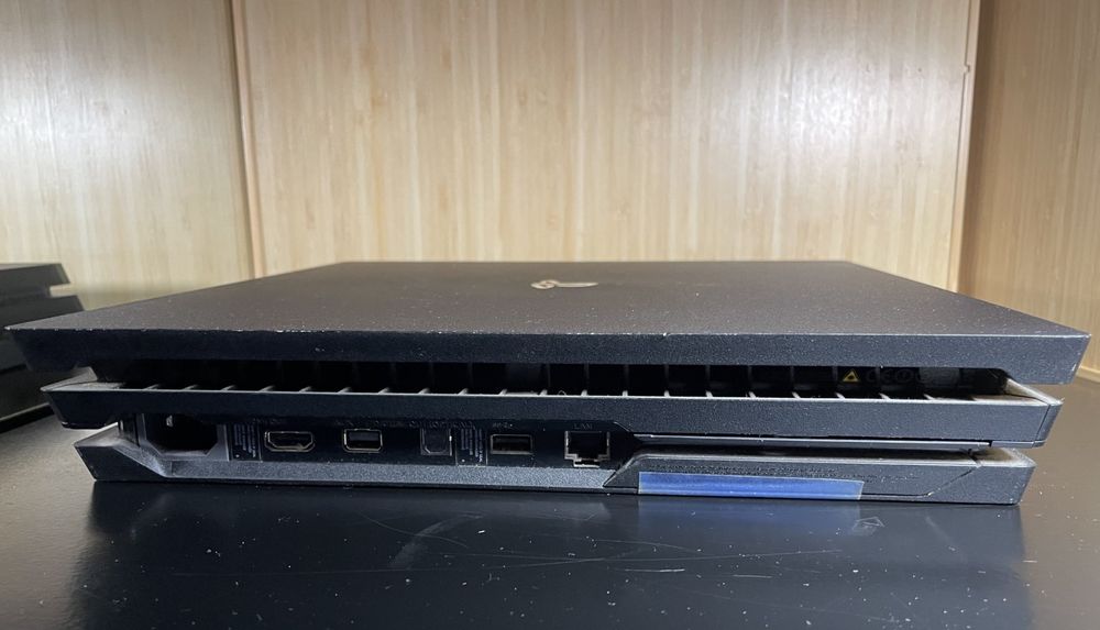 Sony PS 4 Pro + Stromkabel (Gebraucht) in Oberglatt ZH für CHF 115 – mit Lieferung auf Ricardo ...