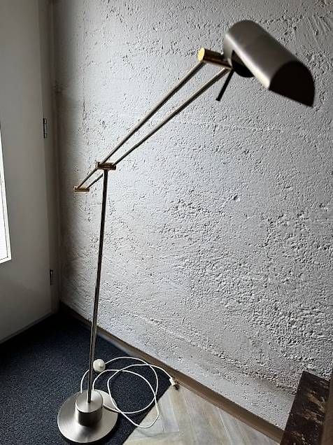 Design-Stehlampe chrom (Gebraucht) in Aarau für CHF 65 – nur Abholung auf Ricardo kaufen