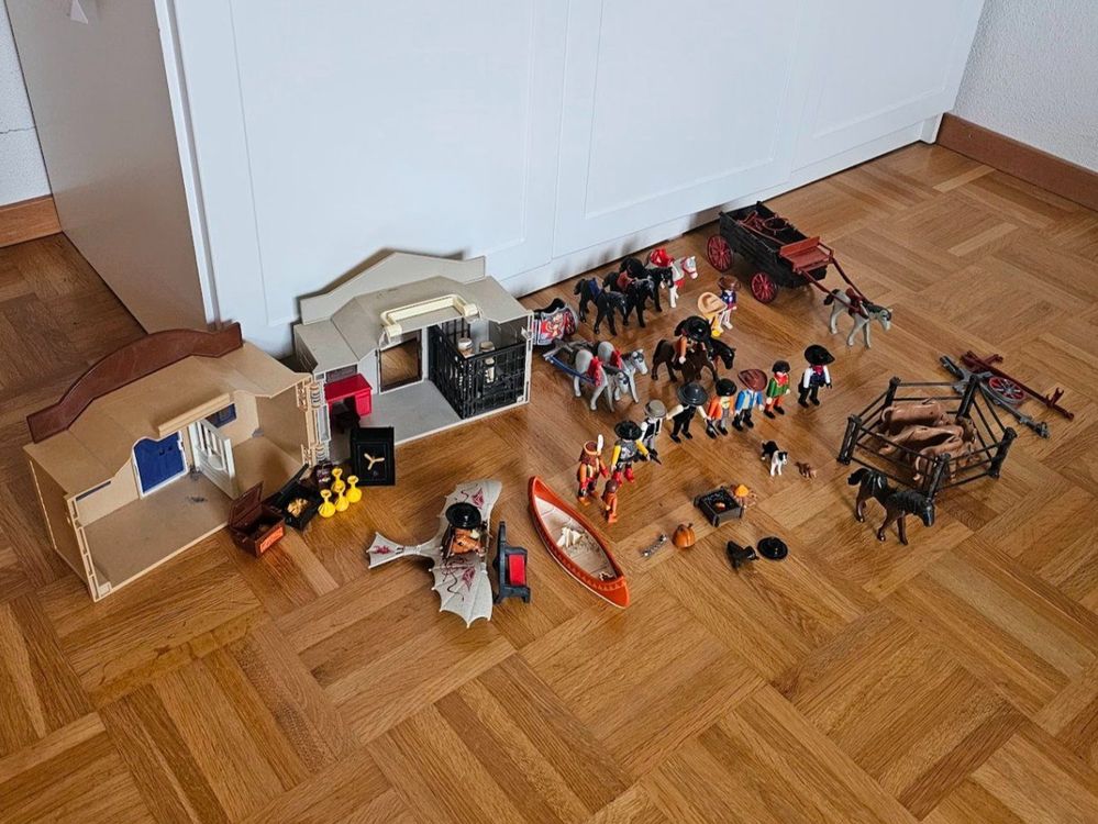 Playmobil - viele Figuren und Zubehör (Gebraucht) in Jeuss für CHF 19 – mit Lieferung auf ...