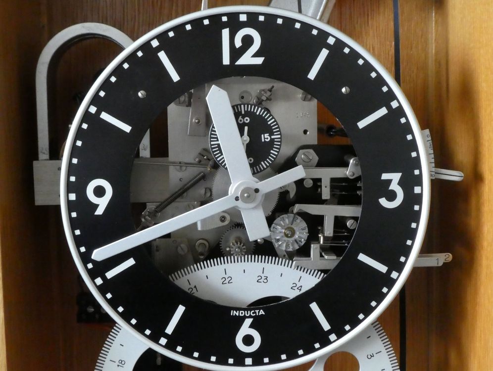 Schulhausuhr mit Holzkasten (Gebraucht) in Zumikon für CHF 190 – nur Abholung auf Ricardo kaufen