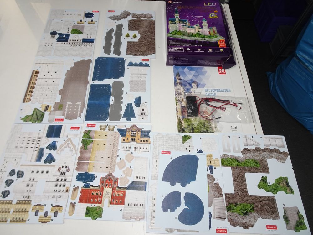 Cubic Fun Bausatz Schloss Neuschwanstein mit LED (Neu (gemäss ...