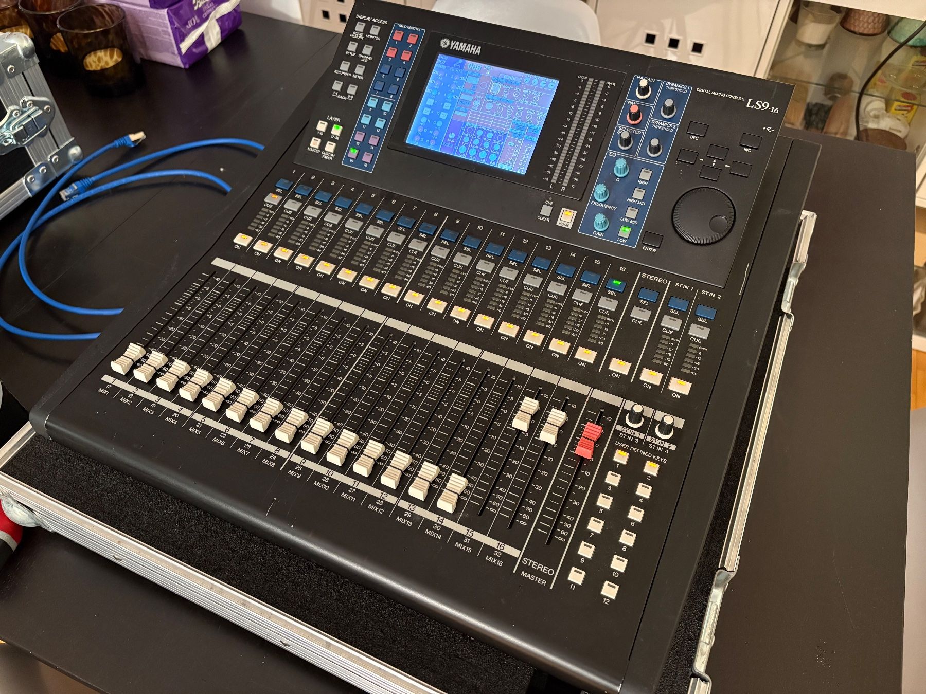 Table de mixage Yamaha LS9-16 avec stage box SB168-ES (D'occasion) à ...