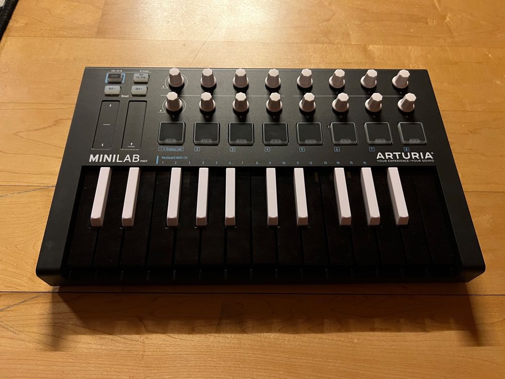 Arturia Minilab MKII Inverted Keys Black Limited Edition (Neu (gemäss ...