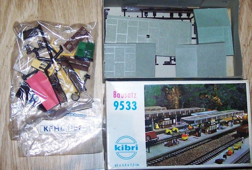 Kibri H0 9533 Bahnsteig ohne Dach, mit Kiosk, Bausatzteile (Gebraucht ...
