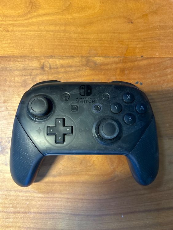 Nintendo Switch pro Controller (Gebraucht) in Binningen für CHF 30 ...