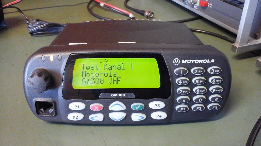 Motorola GM380 VHF Mobilfunkgerät Nr. 1 (Gebraucht) in für CHF 51 – mit ...