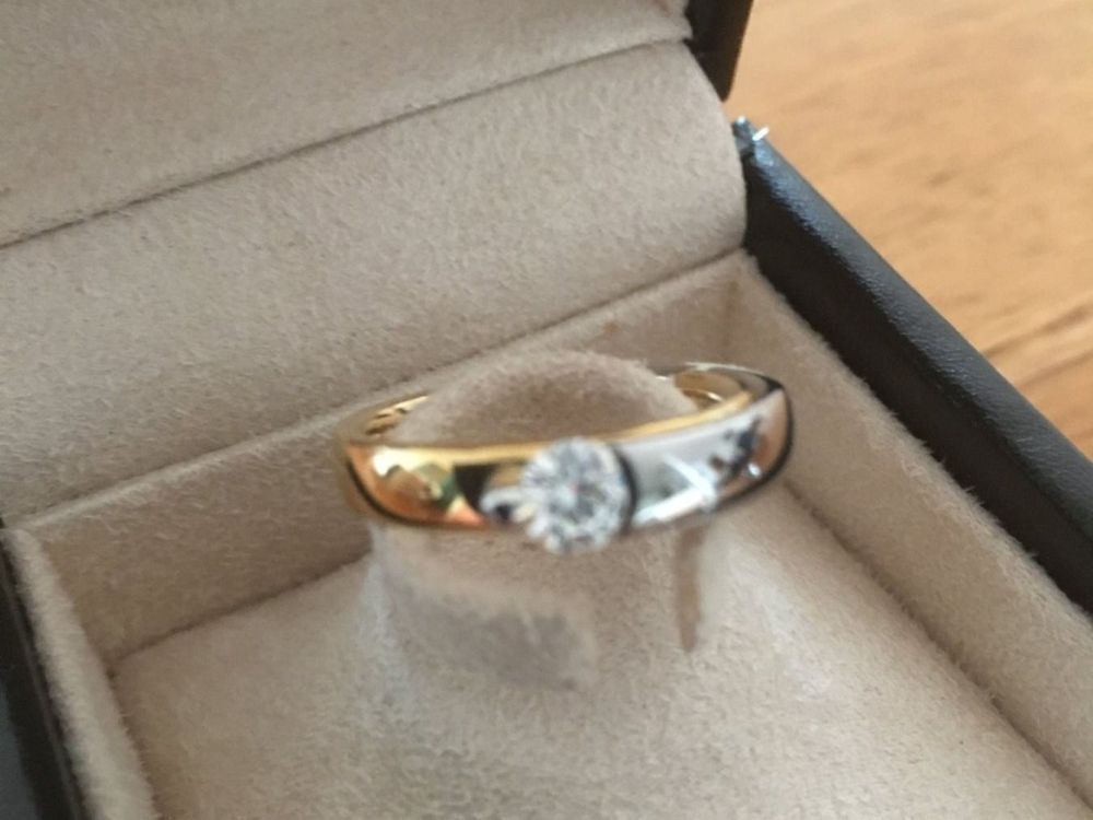 Solitaire or 18K diamant 0.33 ct T56 (Neu und originalverpackt) in St ...