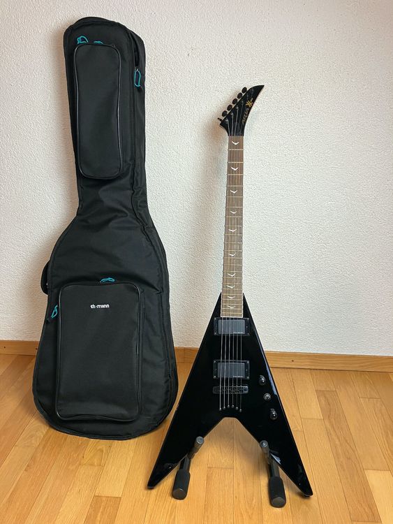 E-Gitarre Aria Pro XX Flying V schwarz Heavy Metal Style (Gebraucht) in ...